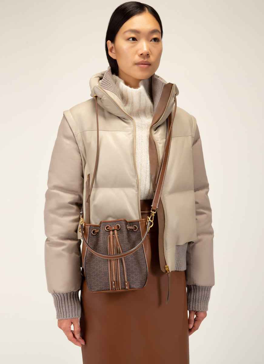 Apparel & Accessories>Handbags, Wallets & Cases>Handbags