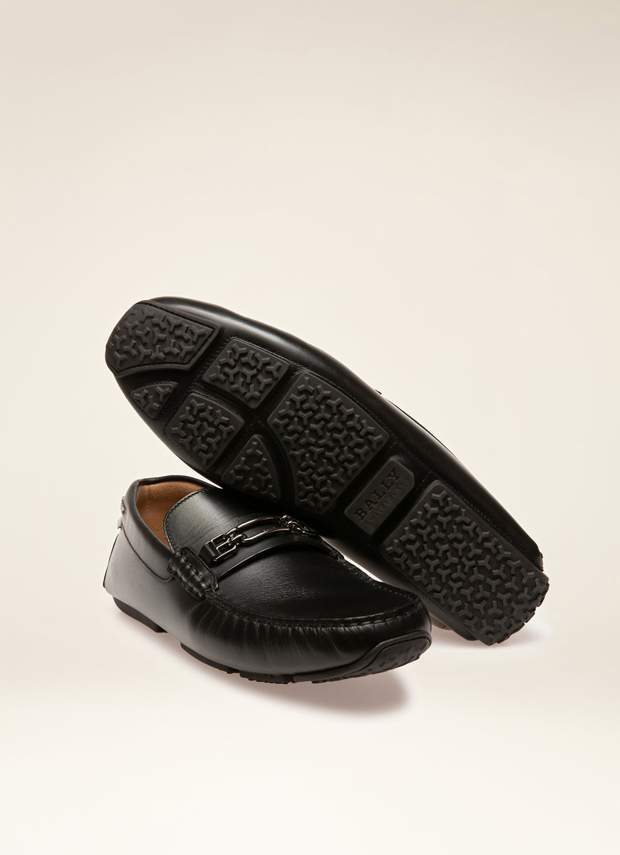 Apparel & Accessories>Shoes